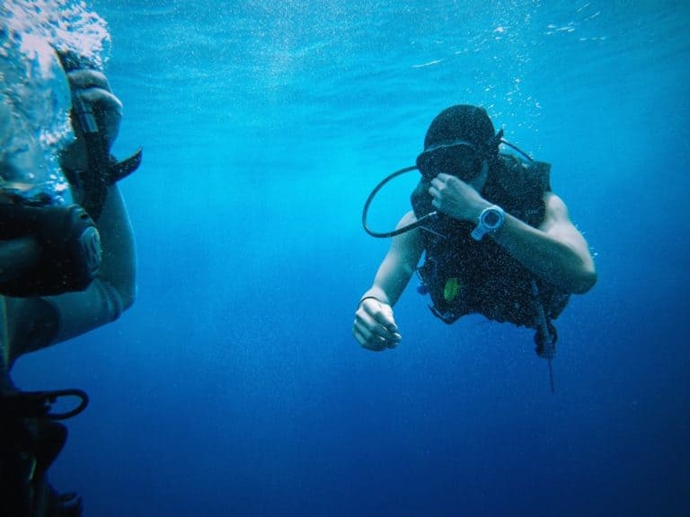 Scuba Diving vs. Deep Sea Diving: The Differences - OpenWaterHQ